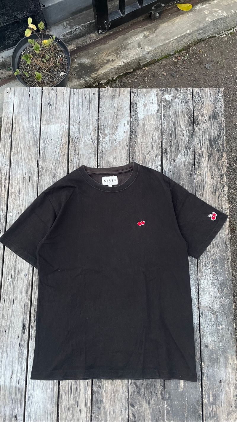 Kaos T-Shirts Kirsh - Preloved