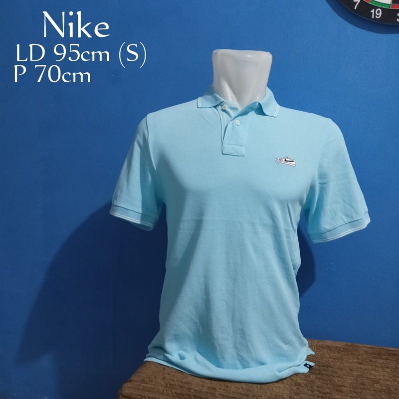 kaos nike Logo sepatu - Preloved
