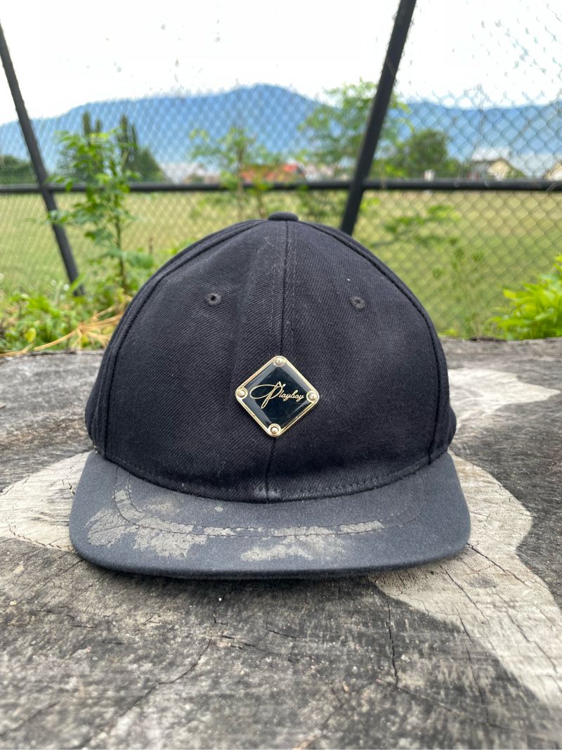 Playboy Streetwear Hat Pria black - Preloved