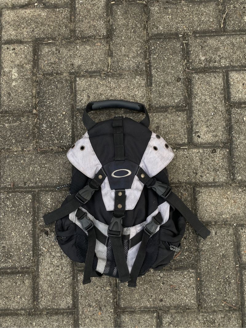 Oakley Gorpcore Bag Pria black - Preloved