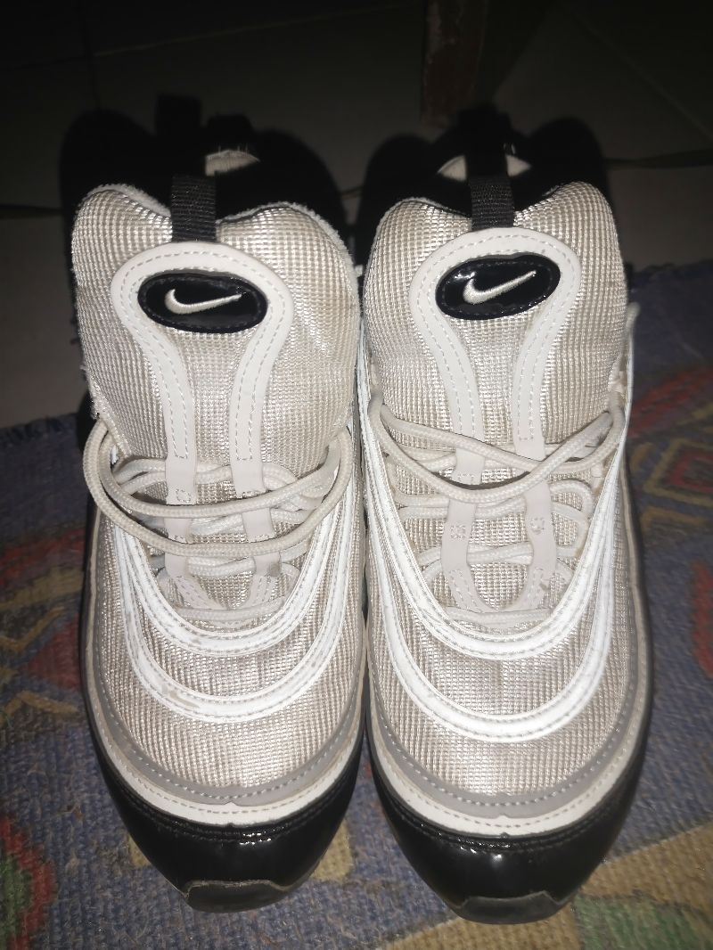 Nike Men's Black & White Sneakers - Preloved