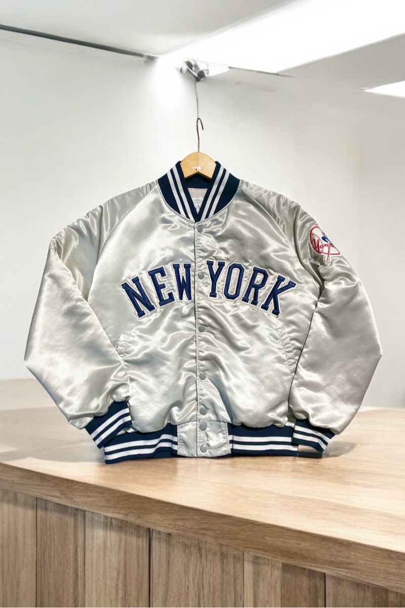 MLB Men's Silver Bomber Jacket - Preloved