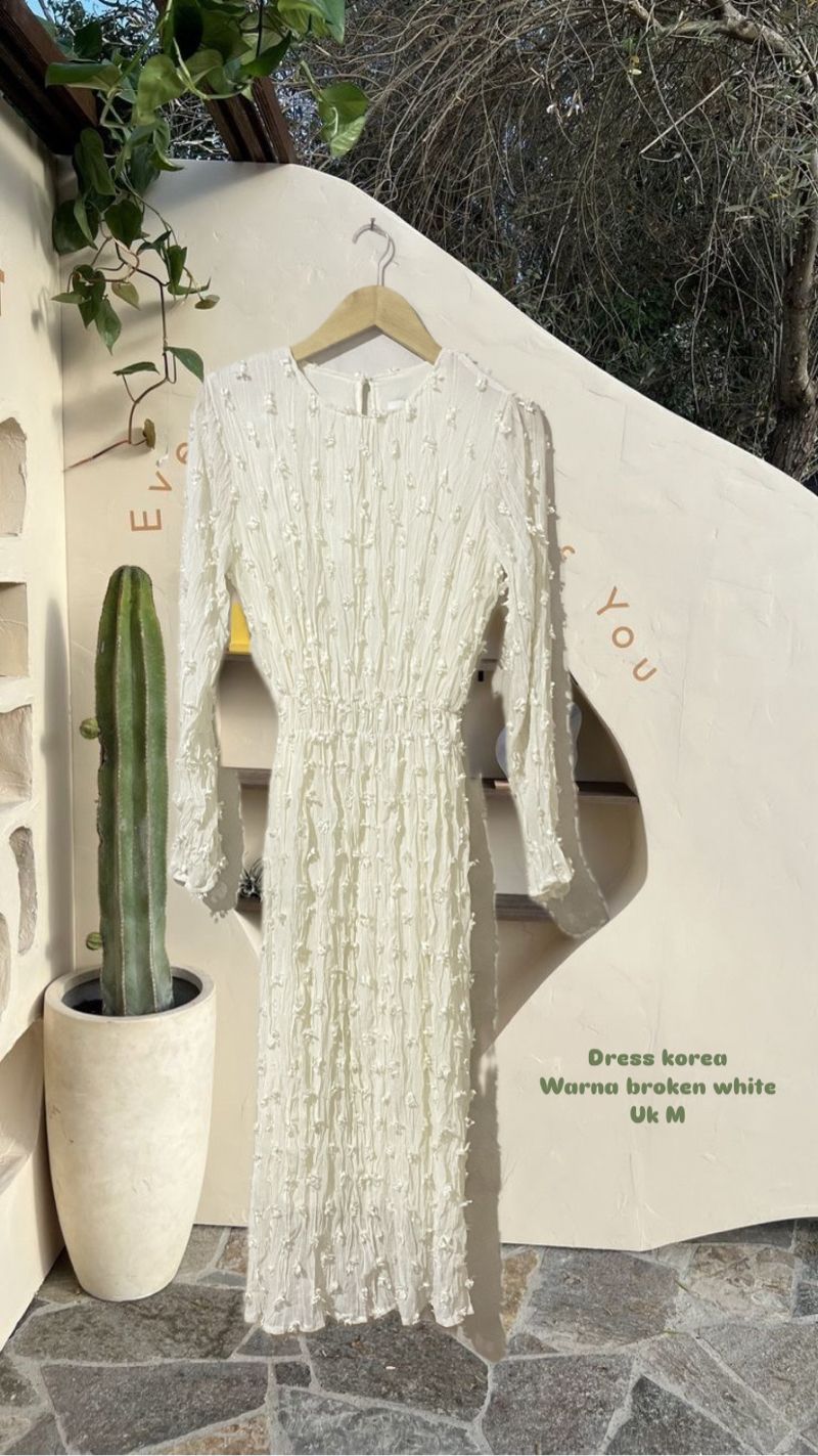 Stradivarius Women's White Prom Dress - Preloved