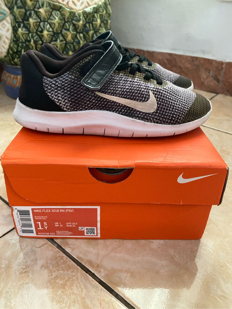 Nike Casual Sneakers Kids black gray - Preloved