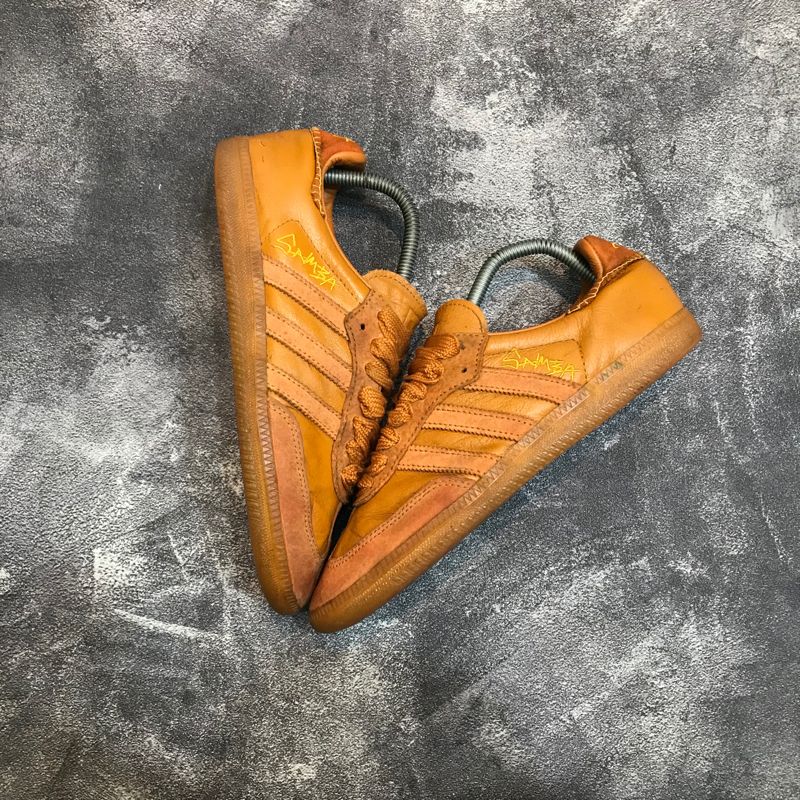 Adidas Vintage Indie Sneakers Pria brown - Preloved