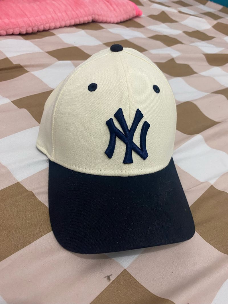 New Era Men's Black & Cream Hat - Preloved