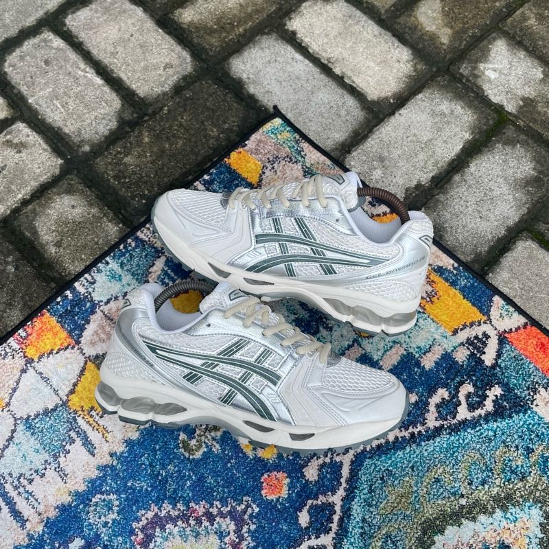 Asics Gorpcore Reworked Sneakers Pria white khaki - Preloved