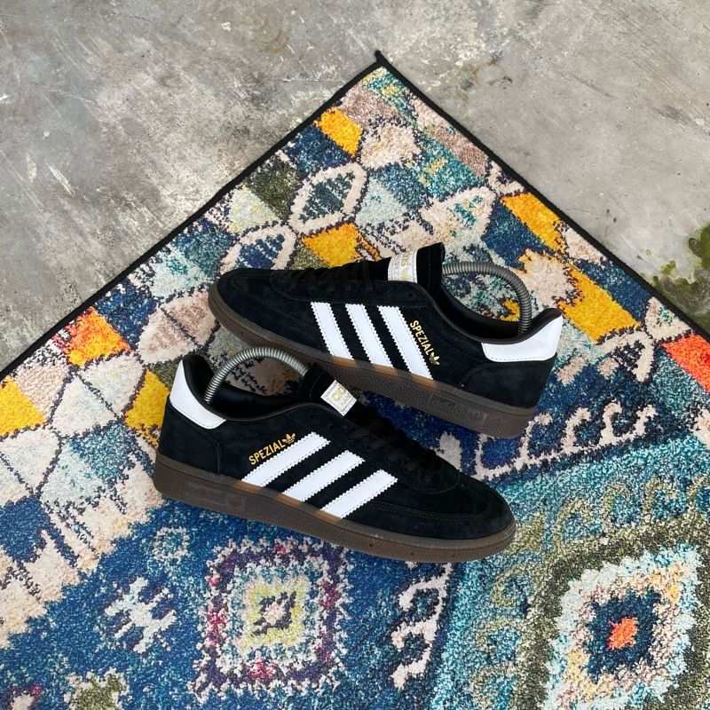 Adidas Indie Casual Sneakers Pria white black - Preloved
