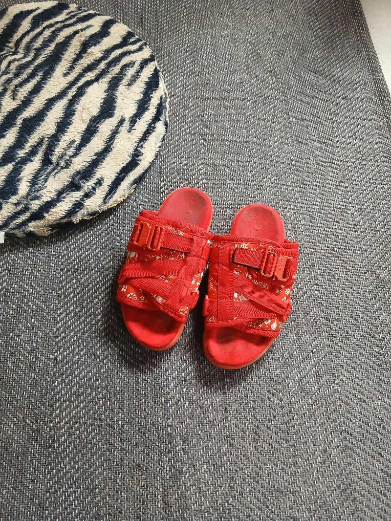 Visvim Vintage Streetwear Sandals & slide Pria red - Preloved