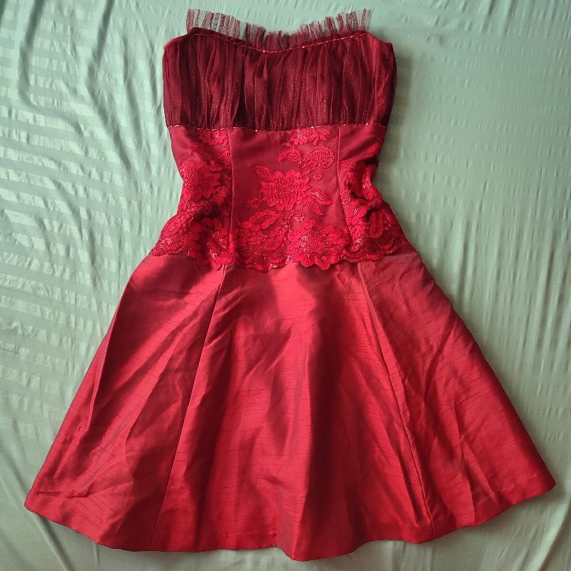 Luxury Avant Garde Prom dress Wanita burgundy red - Preloved