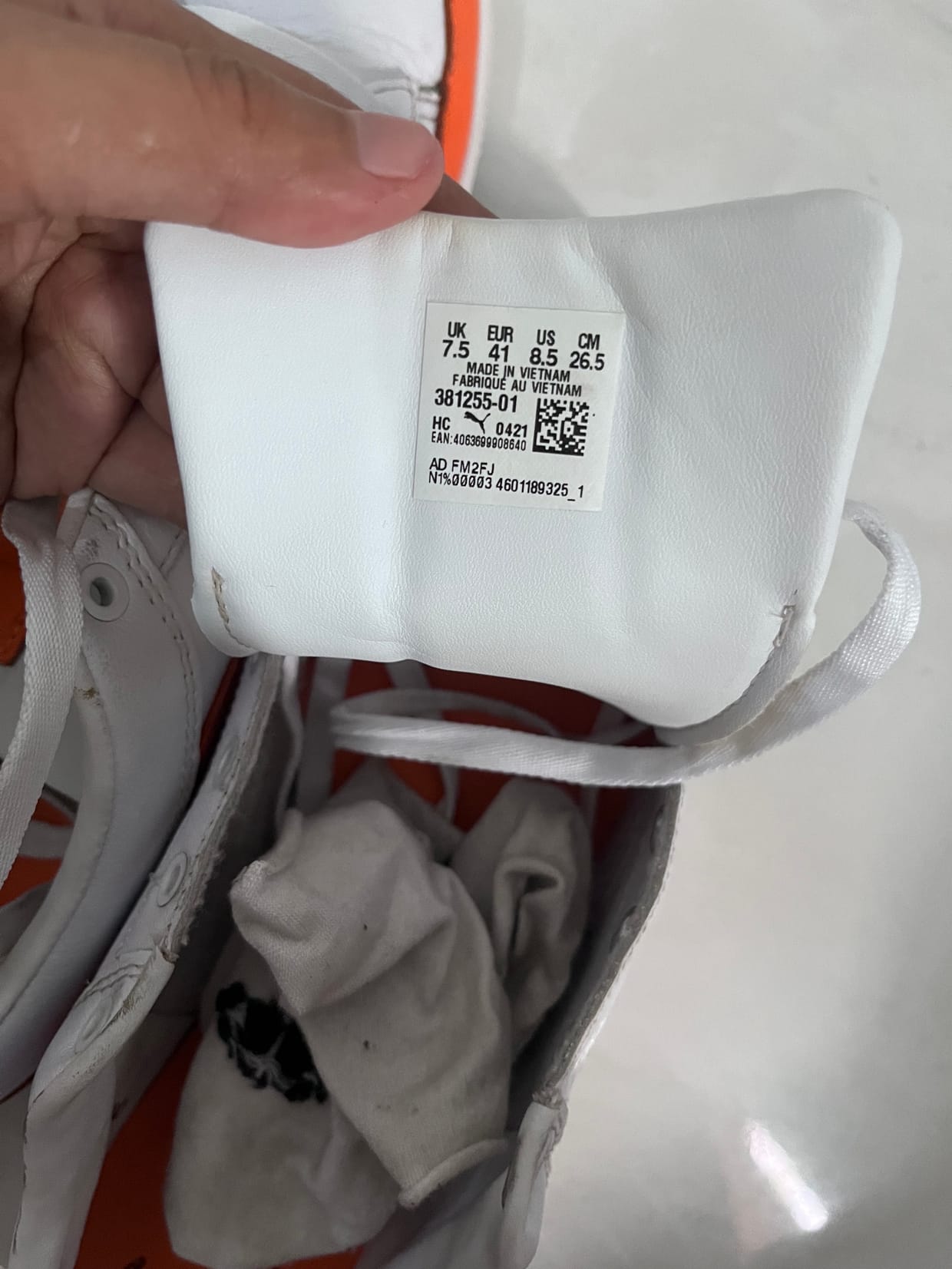 Puma Minimalist Sneakers Pria white - Preloved