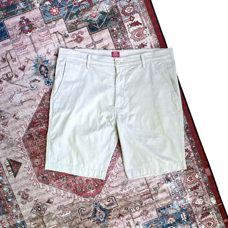 Levi's Luxury Minimalist Short Pria khaki cream - Preloved