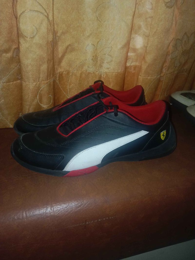 Sepatu sneakers puma ferrari - Preloved