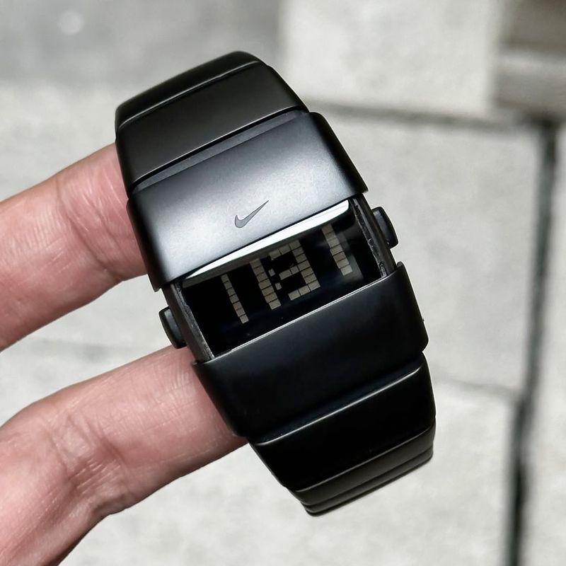 Nike Minimalist Futurist Watch Pria green black - Preloved