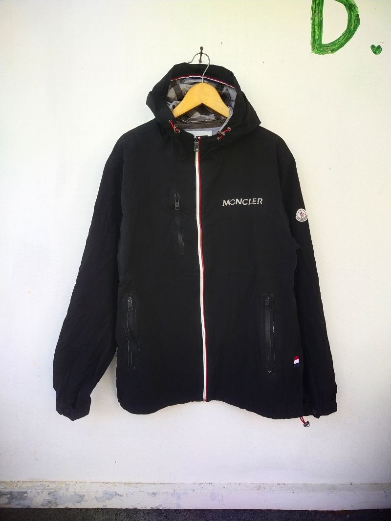 Jaket Moncler - Preloved