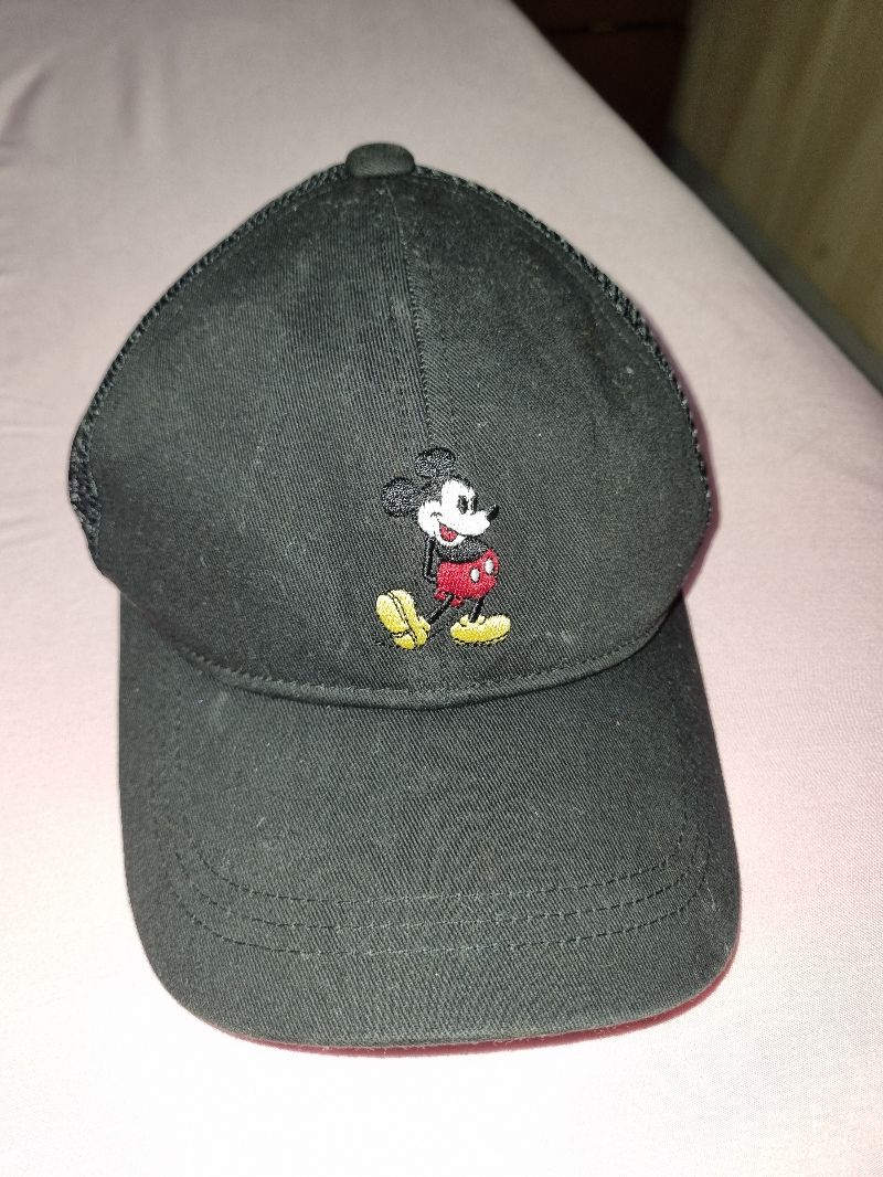 Topi uniqlo (Disney) - Preloved
