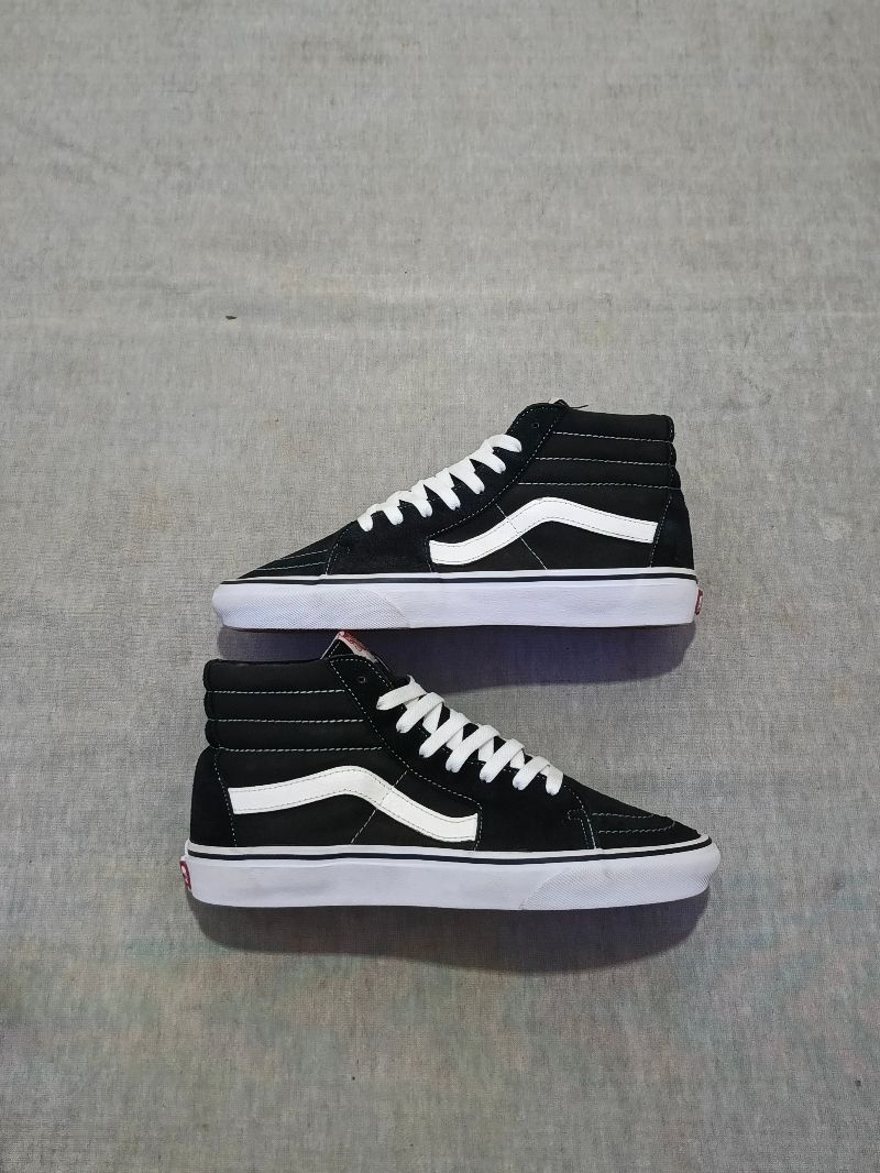 VANS SK8-HI CLASIC BLACK WHITE - Preloved