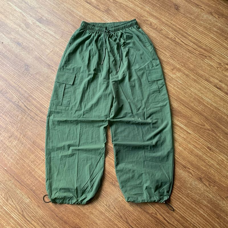 French parachute cargo pants Bahan nylon parasut type wide - Preloved