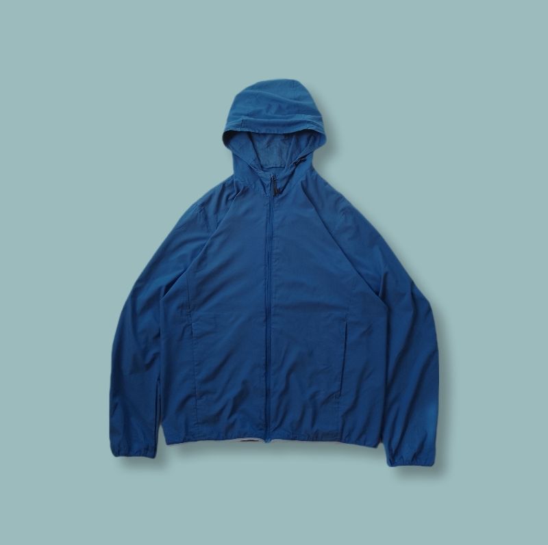 Uniqlo Parasut Lightweight Biru Second - Preloved