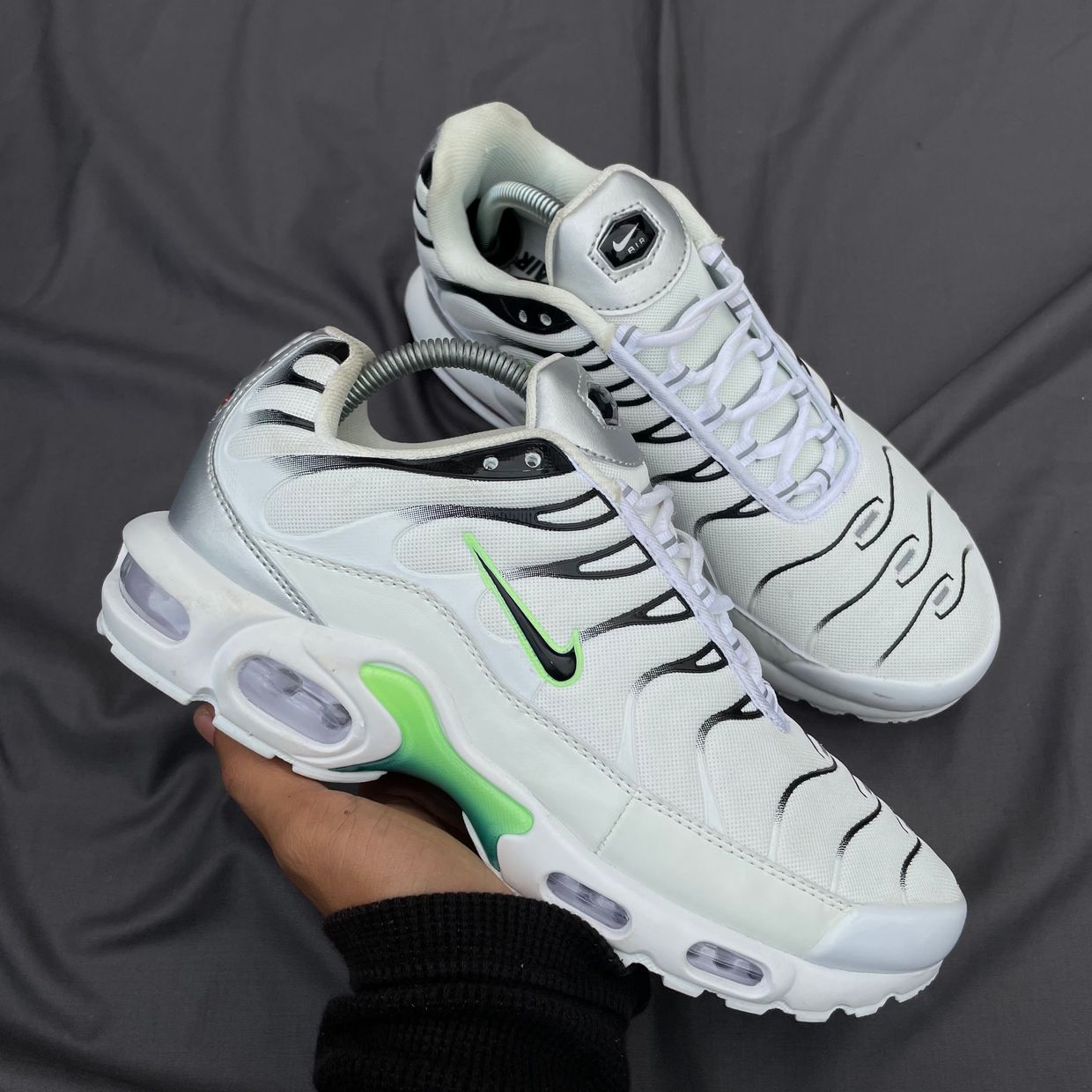 Nike Gorpcore Sneakers Pria white green - Preloved
