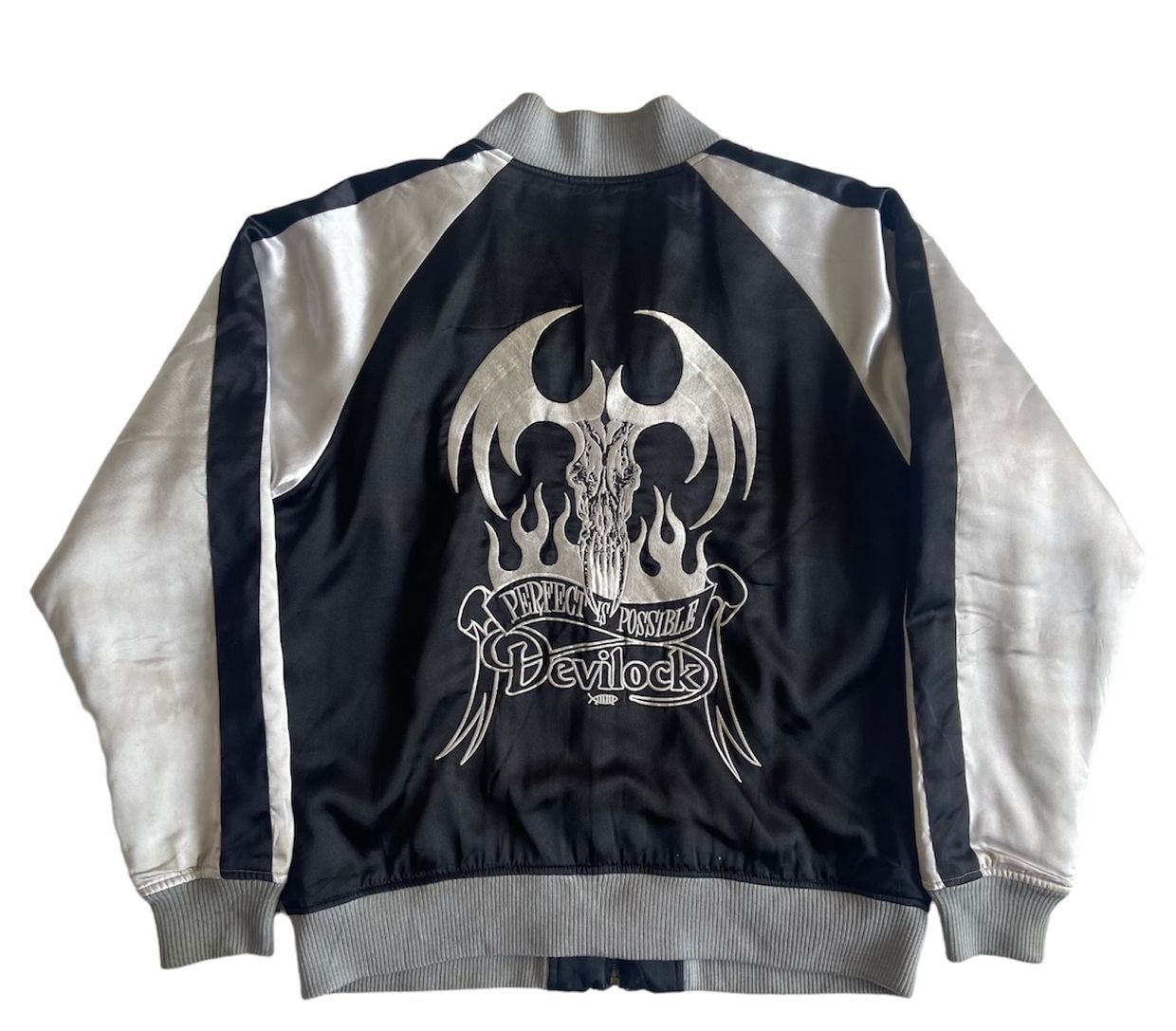 Streetwear Y2K Bomber jacket Pria silver black - Preloved