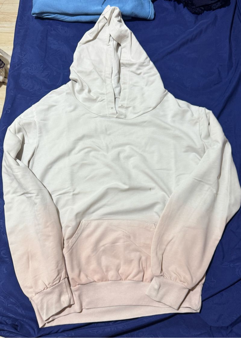 Hoodie gradasi pink putih - Preloved