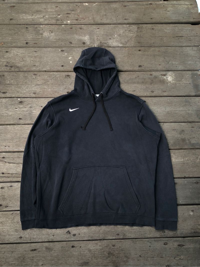 NIKE RIGHT SWOOSH - Preloved