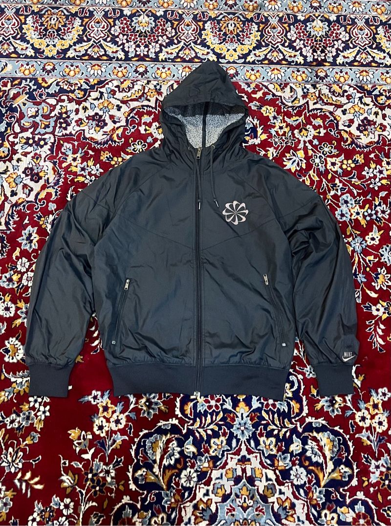 Nike pinwheel embroidered logo - Preloved