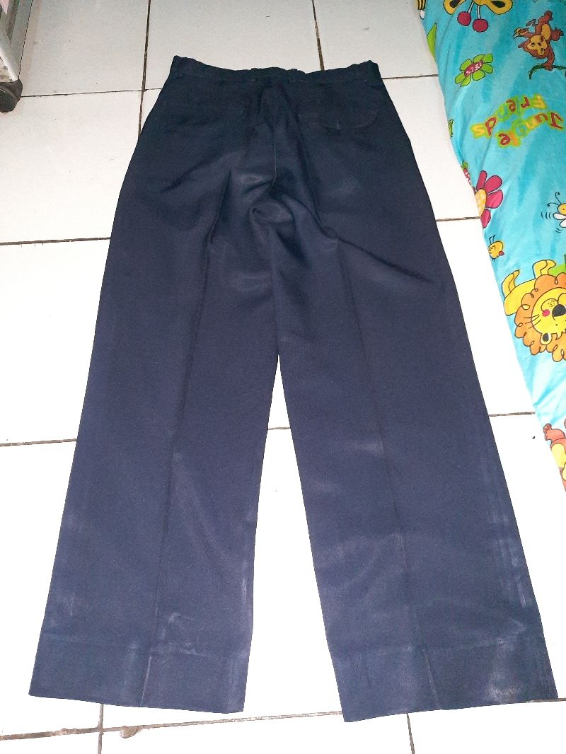Celana bahan licin warna biru dongker - Preloved