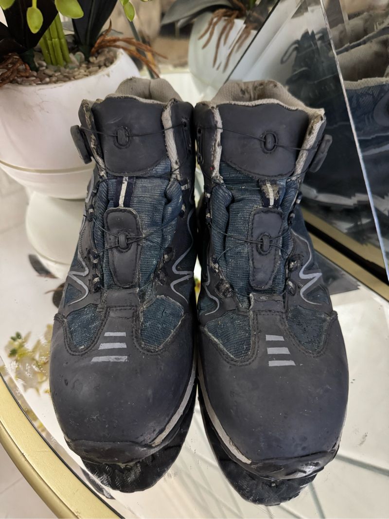 Prospecs safety shoes - Preloved