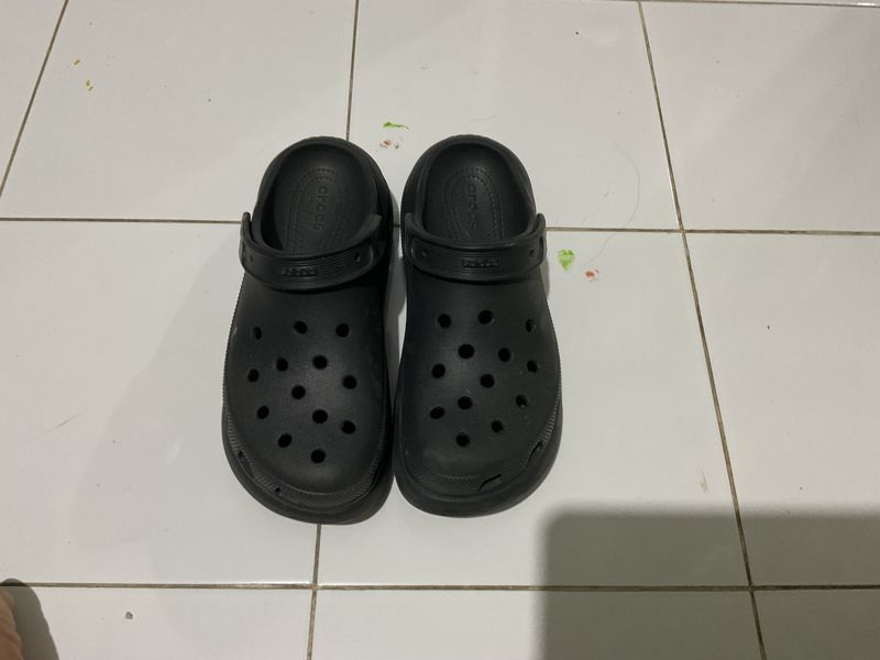 Crocs Classic Crush Clog Hitam - Preloved