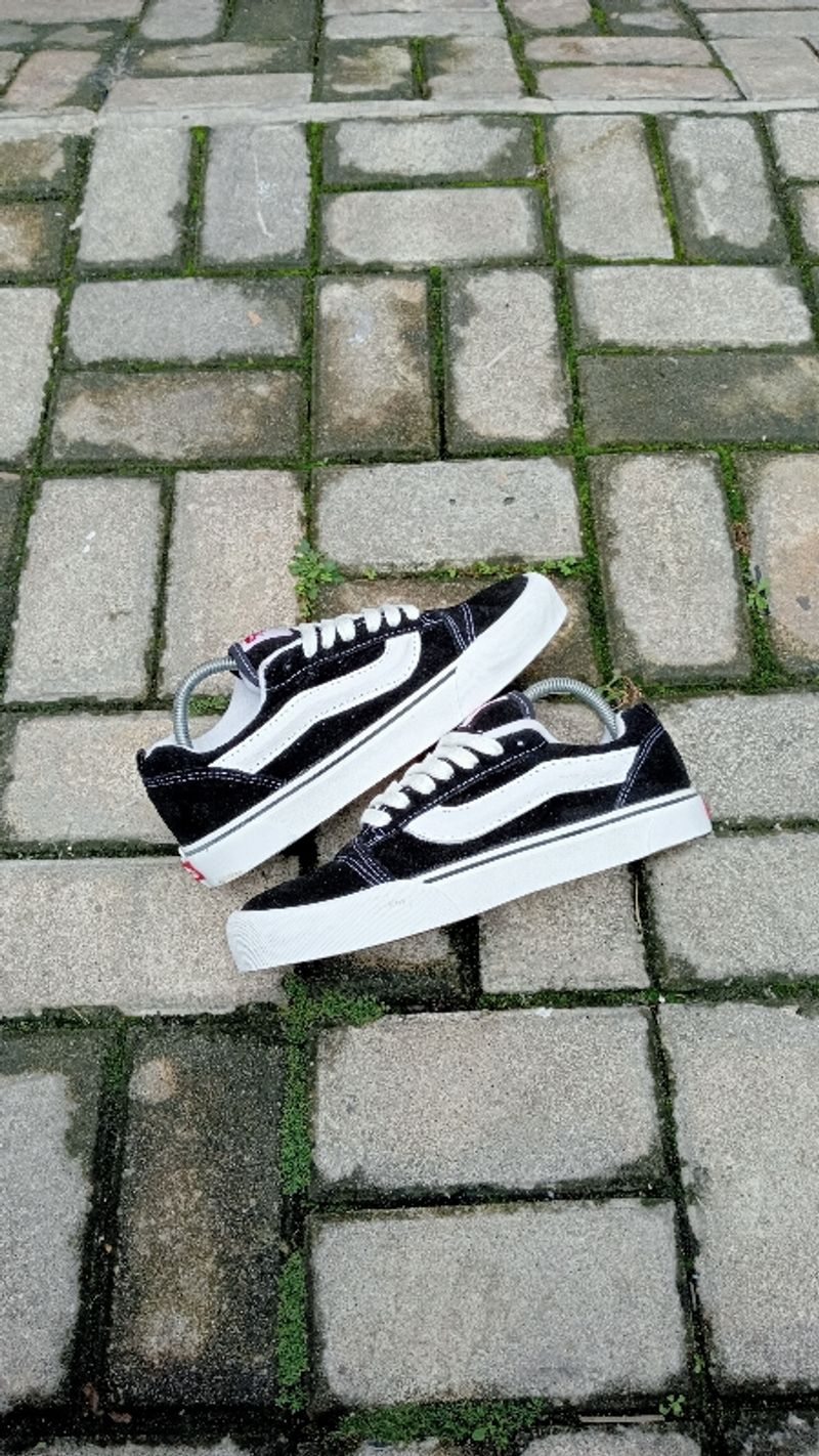 VANS KNU SCHOOL BLACK WHITE - Preloved