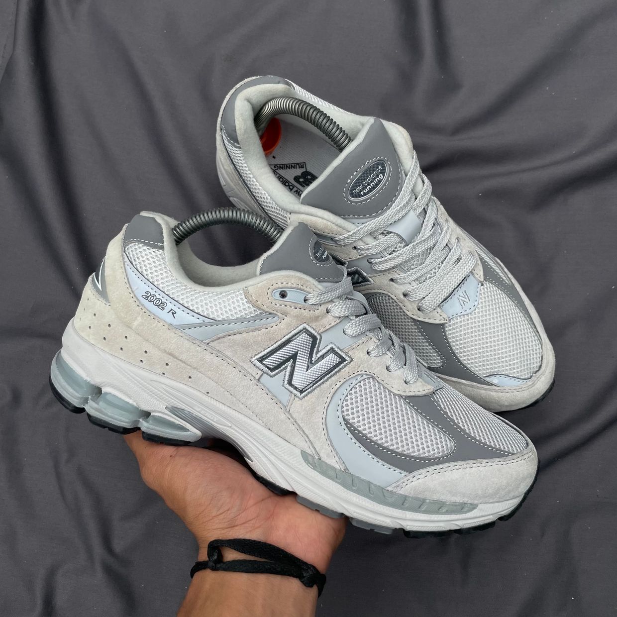 New Balance Gorpcore Casual Sneakers Pria white gray - Preloved