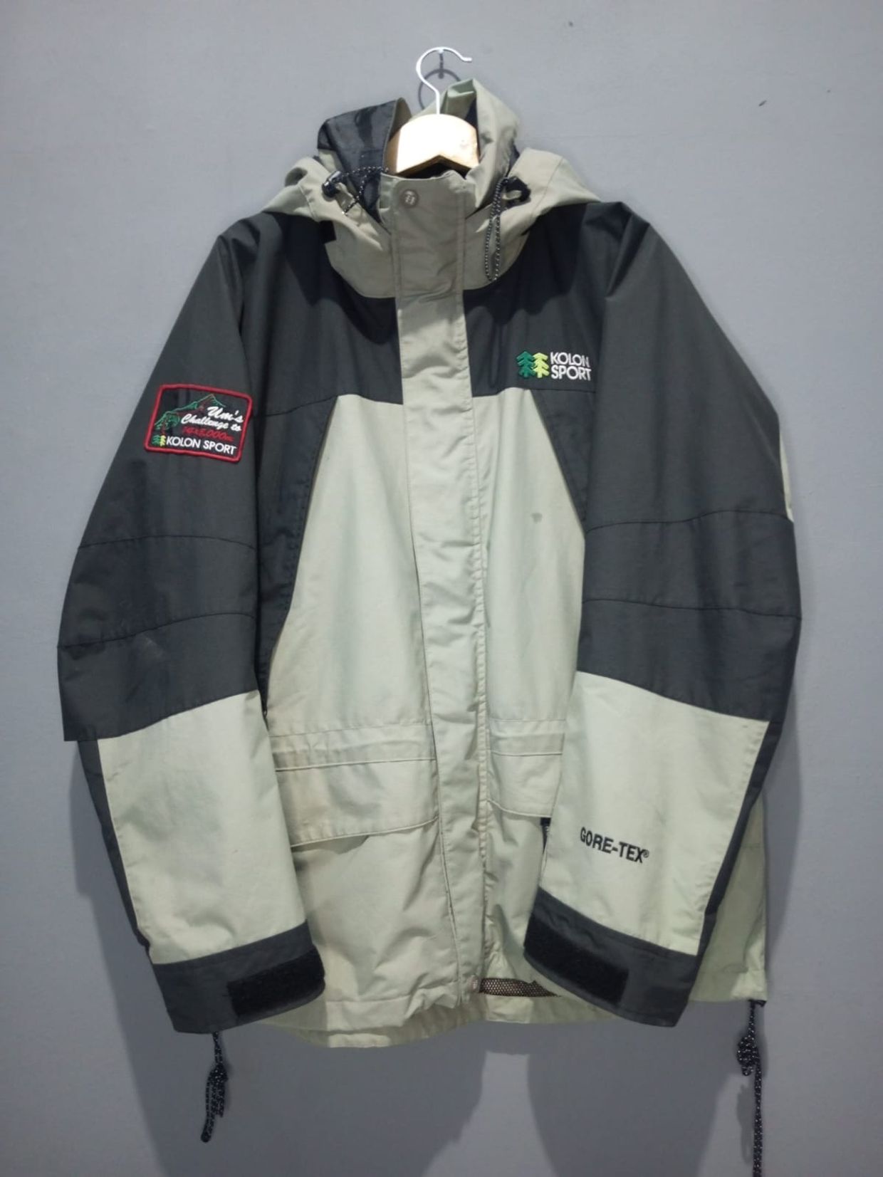 Kolon Sport Gorpcore Track jacket Pria black - Preloved