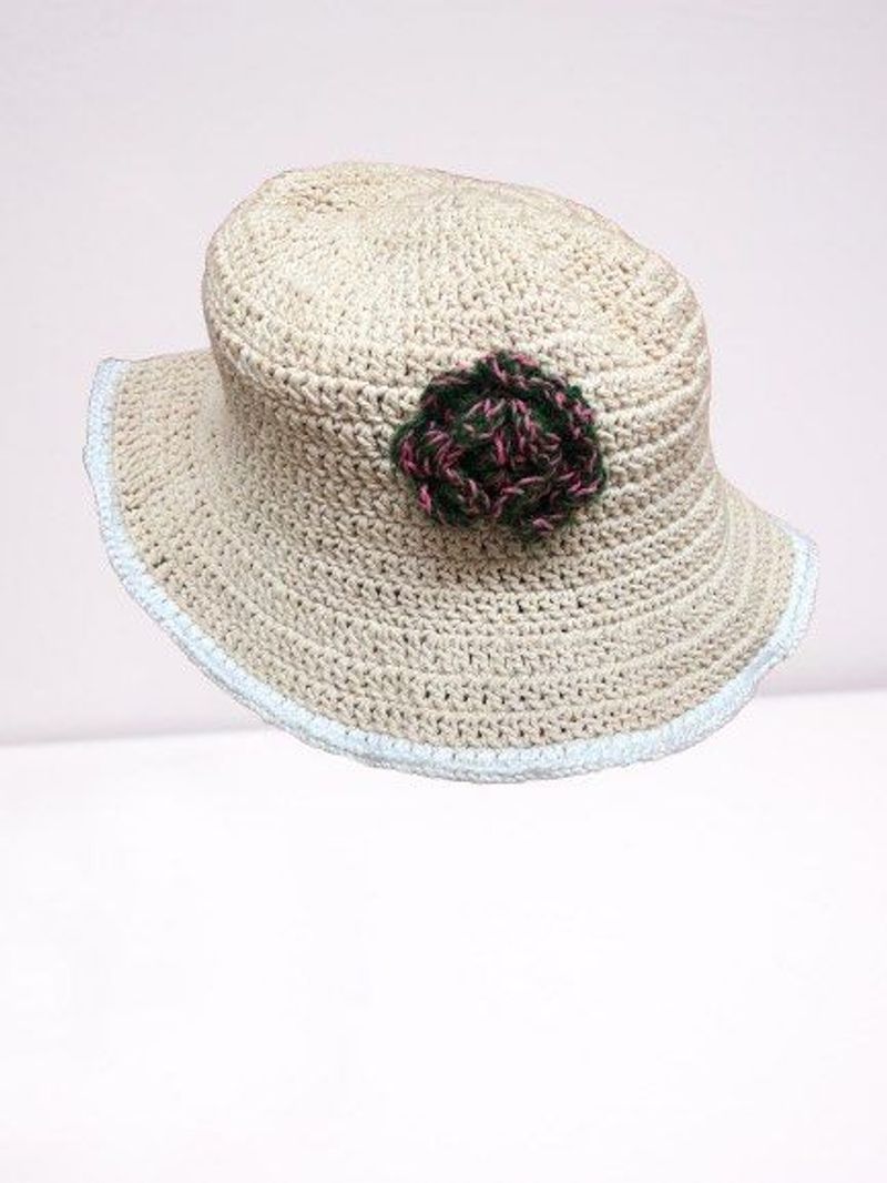 TOPI/BUCKET HAT BAHAN RAJUT - Preloved