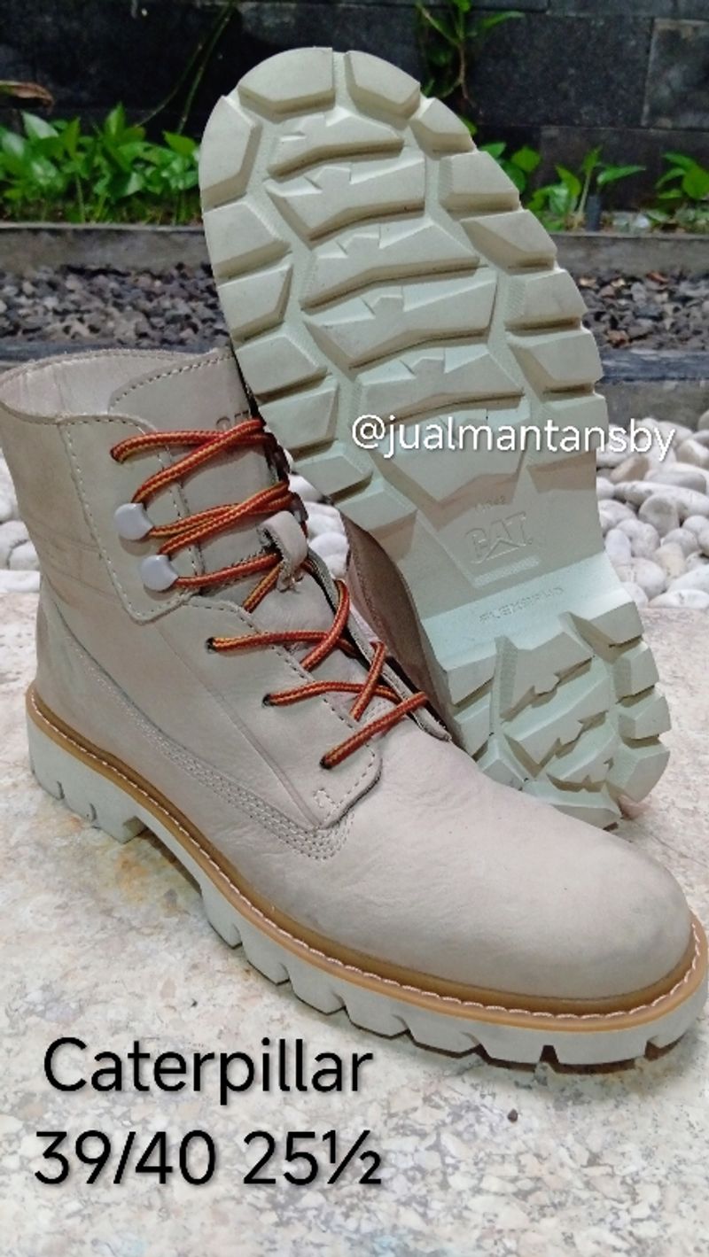 Caterpillar Boots Made in Bangladesh Like New - Preloved