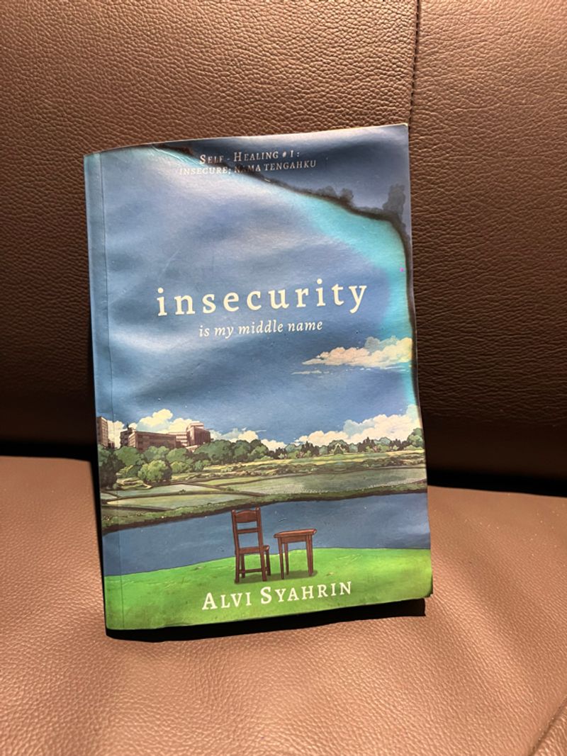 PRELOVED BOOK INSECURITY IS MY MIDDLE NAME WITH DEFECT - Preloved