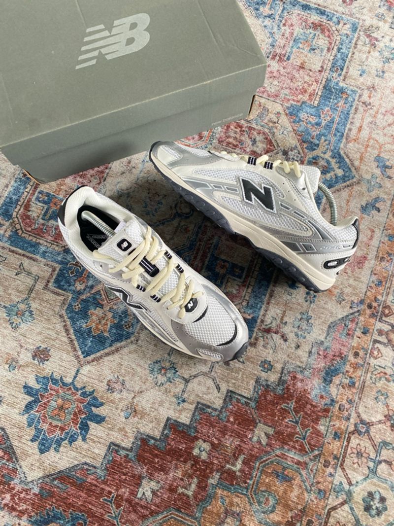 NB 204L Silver Metallic - Preloved