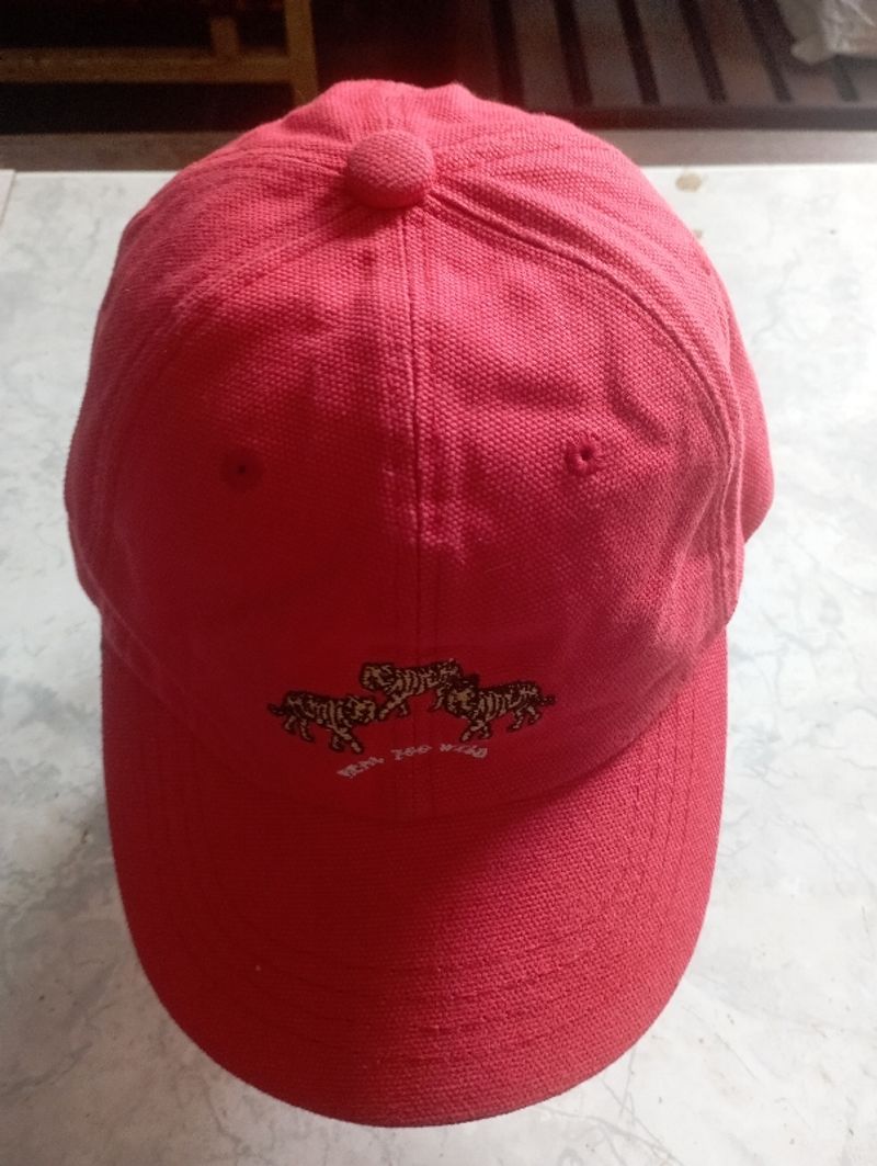 "Real Zoo Wild" caps - Preloved