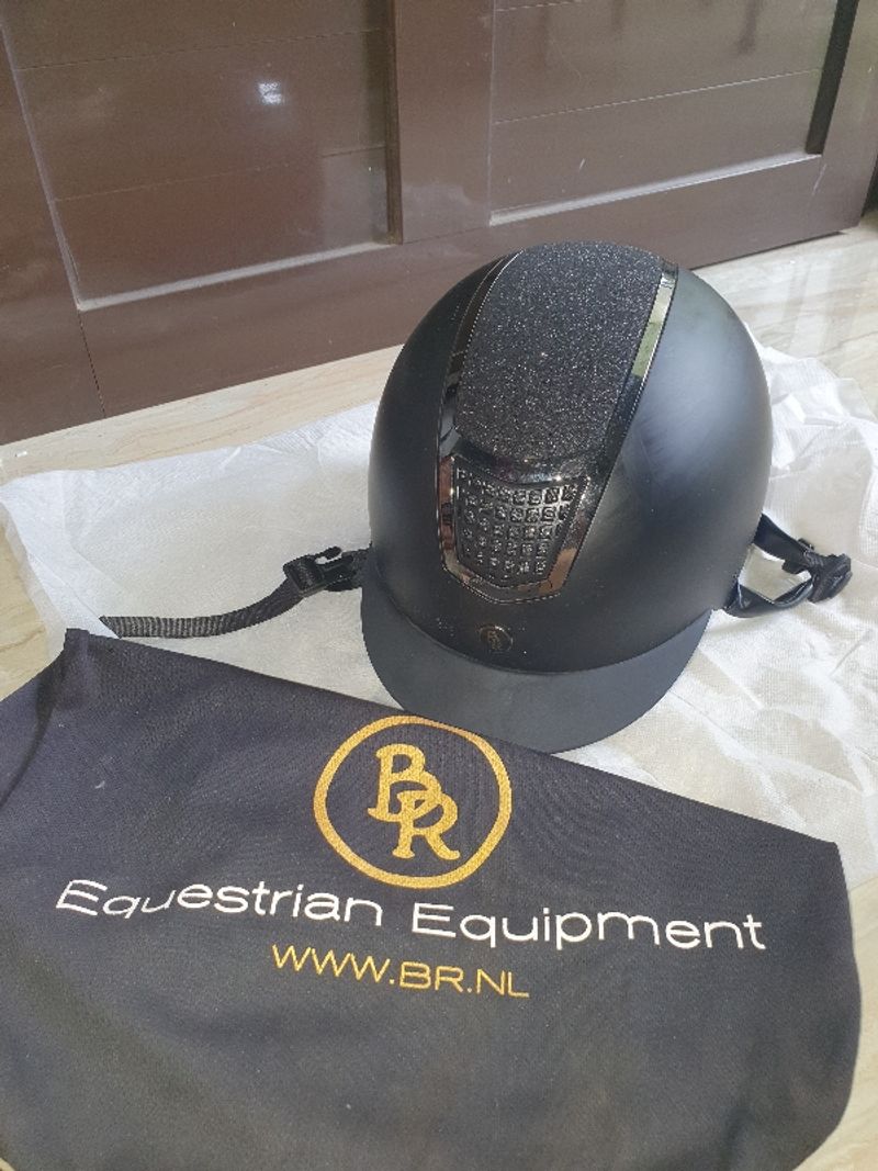 Helm Berkuda BR Equestrian Equipment - Preloved