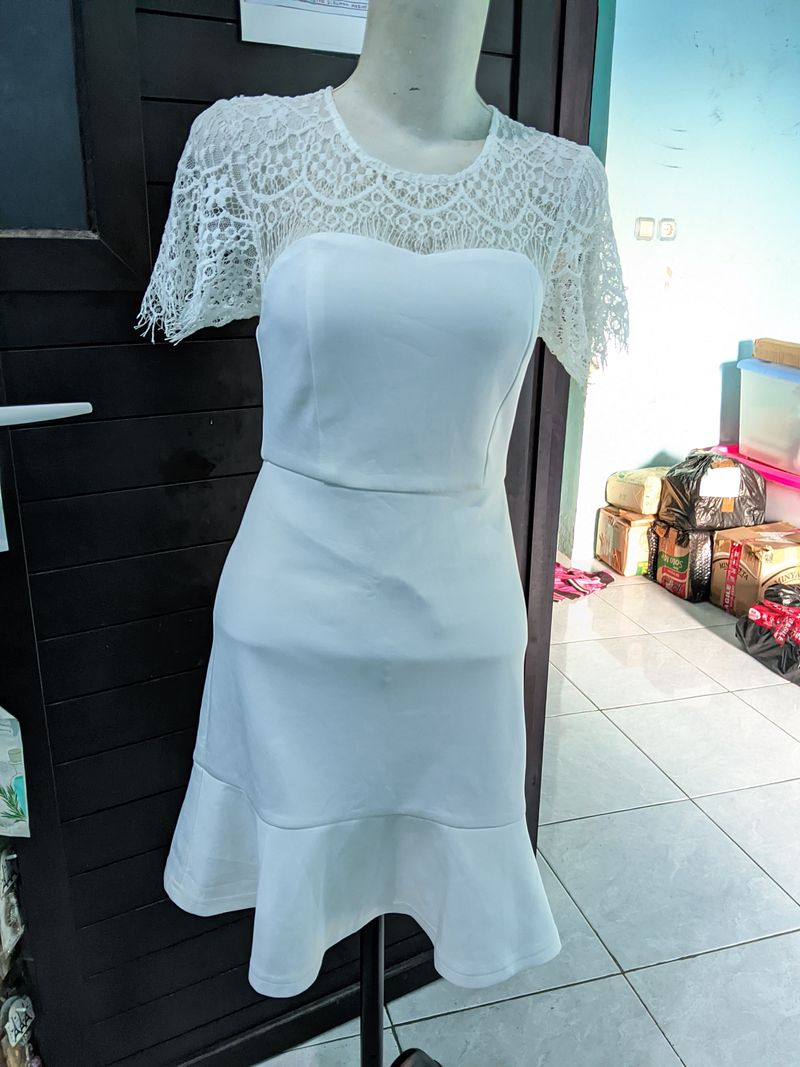 Luxury Minimalist Prom dress Wanita white - Preloved