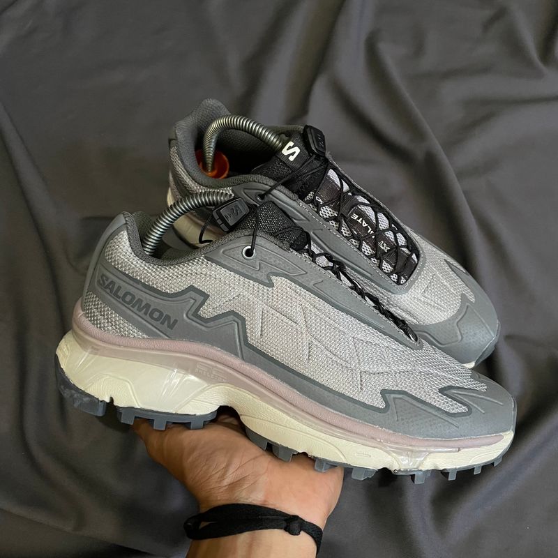 Salomon Streetwear Gorpcore Sneakers Pria white gray - Preloved