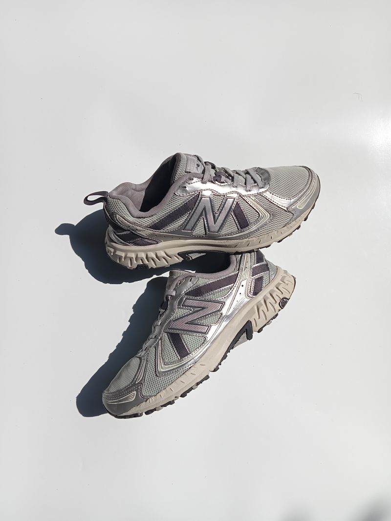 New Balance Gorpcore Sportswear Sneakers Pria silver black - Preloved