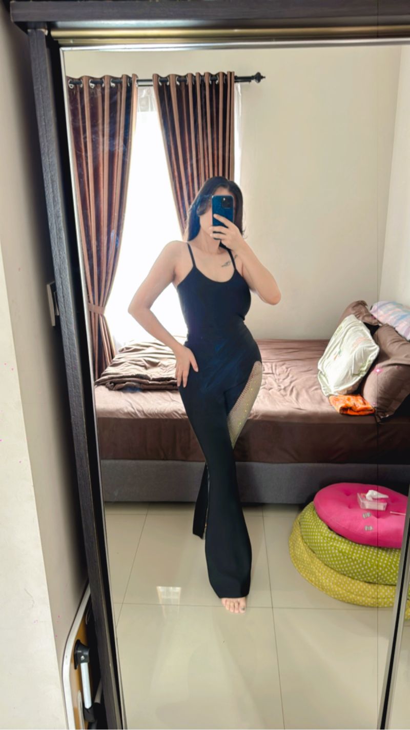 Jumpsuit sexy bahan Herve , detail boleh dm - Preloved